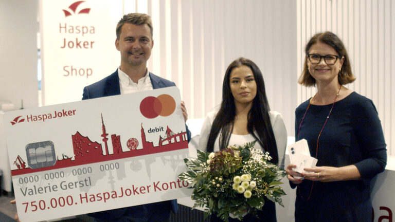 Hamburger Sparkasse feiert das 750.000. HaspaJoker-Konto